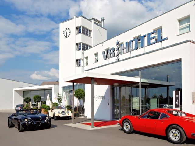 V8 HOTEL Classic Motorworld Region Stuttgart in Böblingen ...