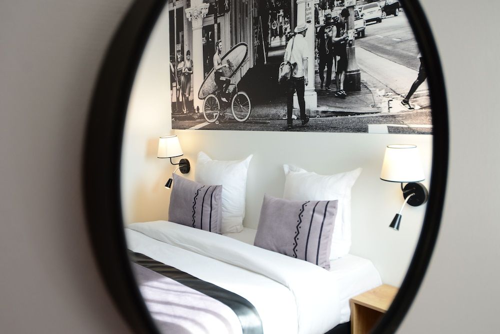 Logis Cris Hôtel et Restaurant - Lyon Sud-Est in Corbas - Aanbiedingen ...